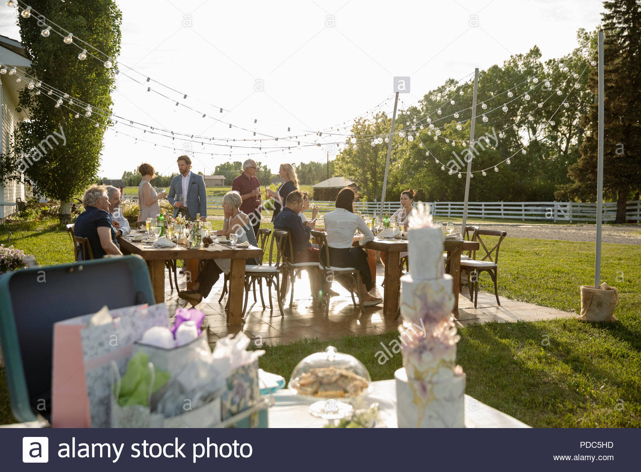 Man standing behind table hi-res stock photography and images - Alamy