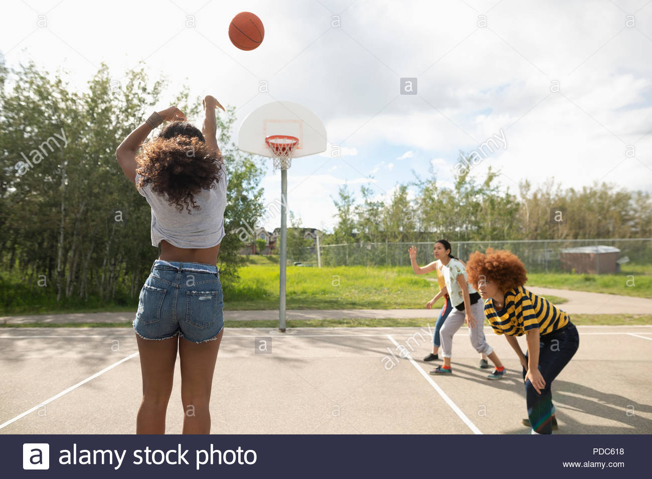 Girl Throw Ball Stock Photos & Girl Throw Ball Stock Images - Alamy