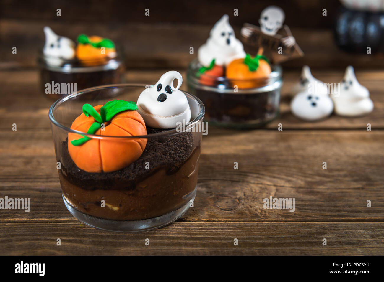 Easy Homemade Chocolate Dirt Pudding for Halloween with Meringue Ghosts ...
