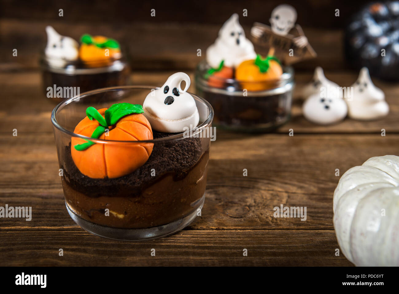 Easy Homemade Chocolate Dirt Pudding for Halloween with Meringue Ghosts ...