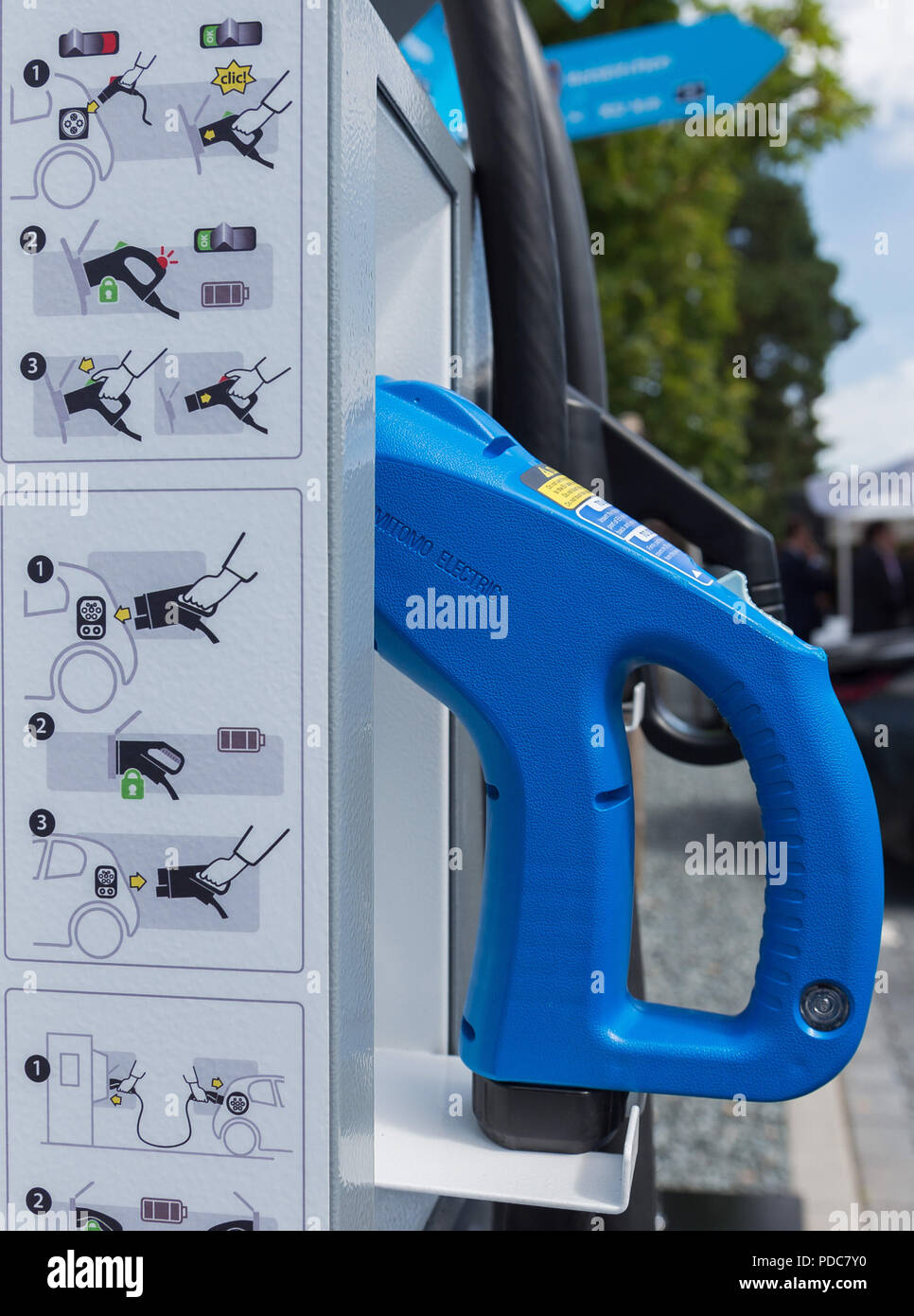 Seeheim, Germany. 08th Aug, 2018. At the opening a charging station for ...