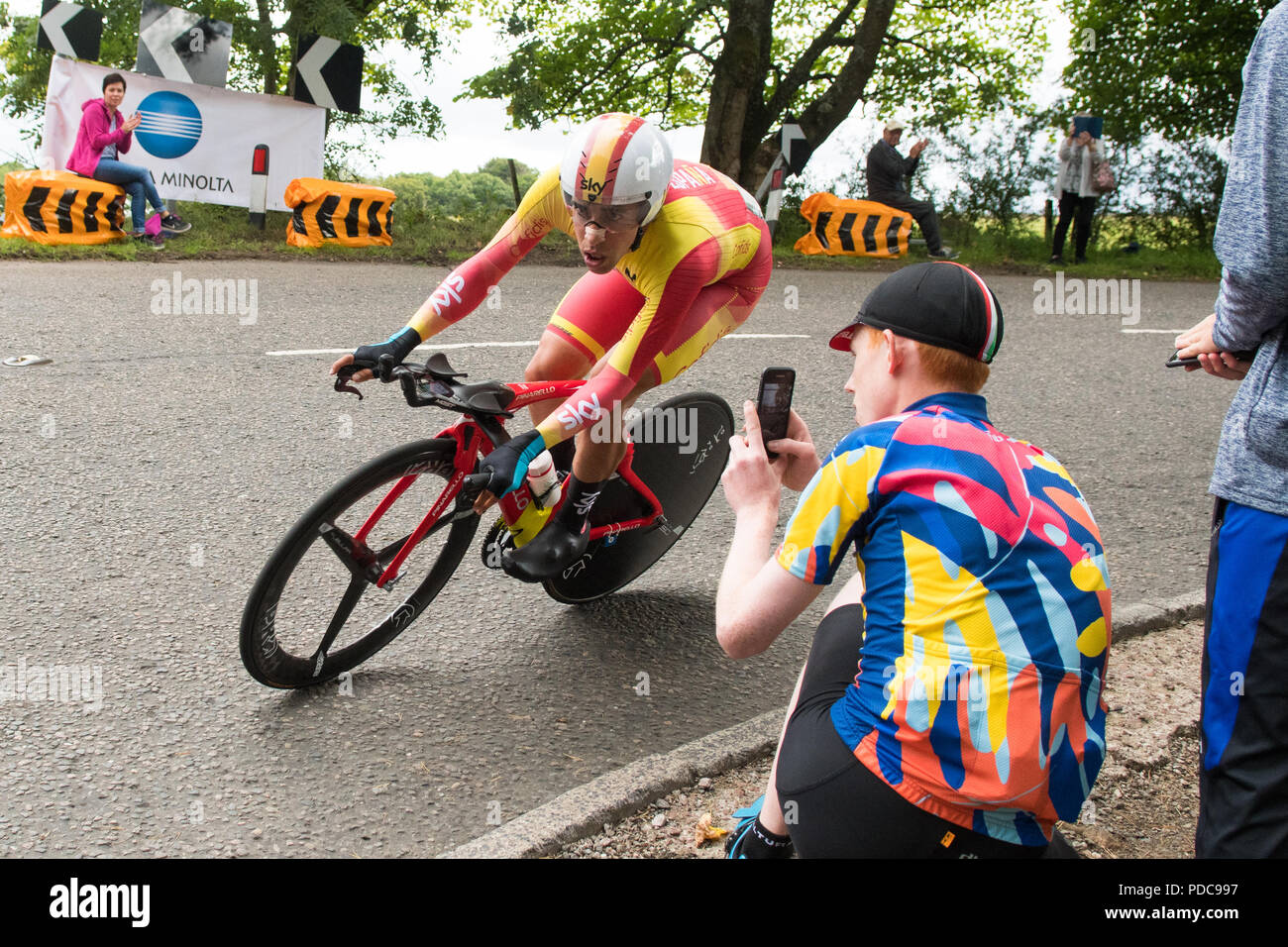 Cycling through the spectators hi-res stock photography and images - Alamy