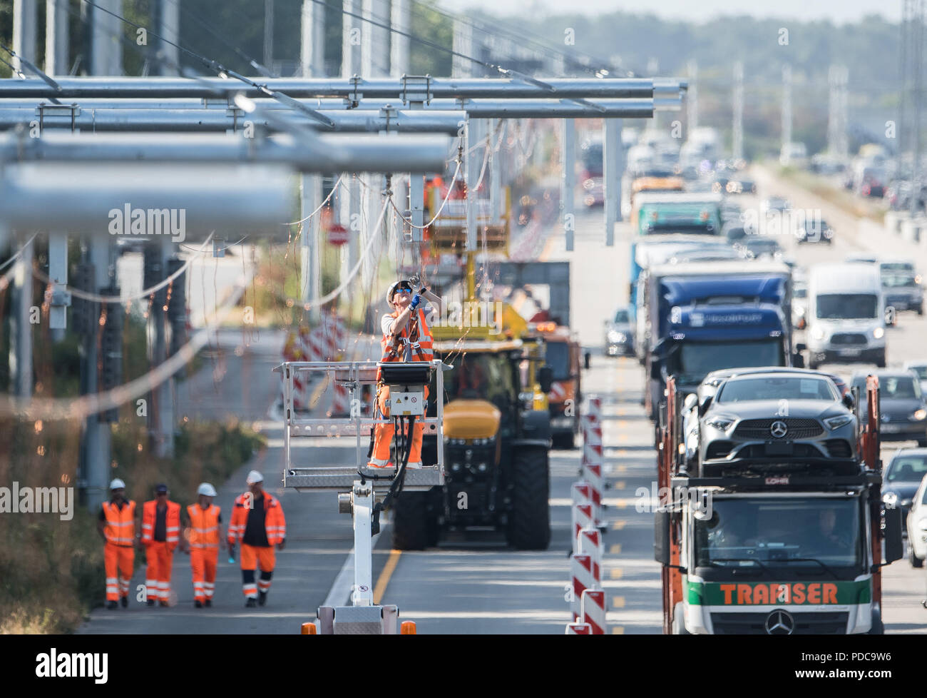 Overhead live wire hi-res stock photography and images - Alamy