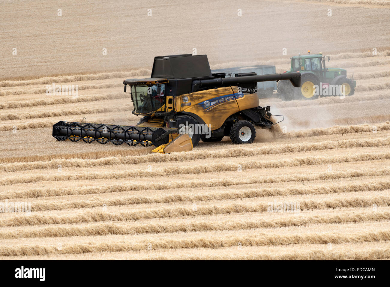 Modern combine harvester uk hi-res stock photography and images - Alamy