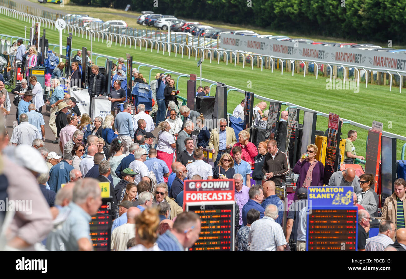 Racecourse bookmaker hi-res stock photography and images - Alamy