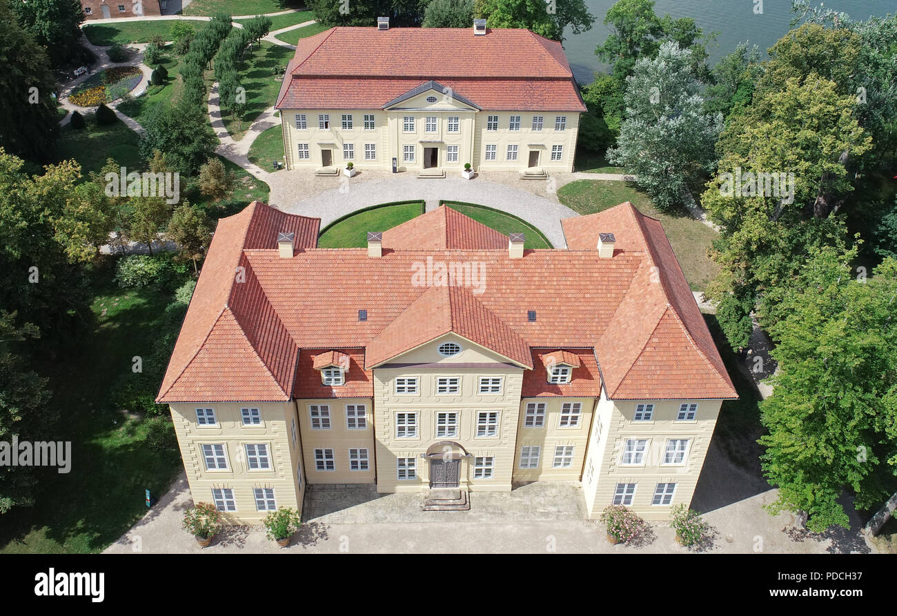 Mirow, Germany. 08th Aug, 2018. The castle ensemble in Mirow with the ...