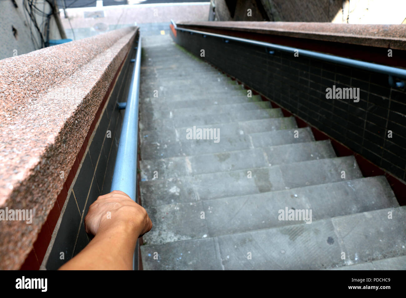 Chongqin, Chongqin, China. 9th Aug, 2018. Chongqing, CHINA-The steep ...