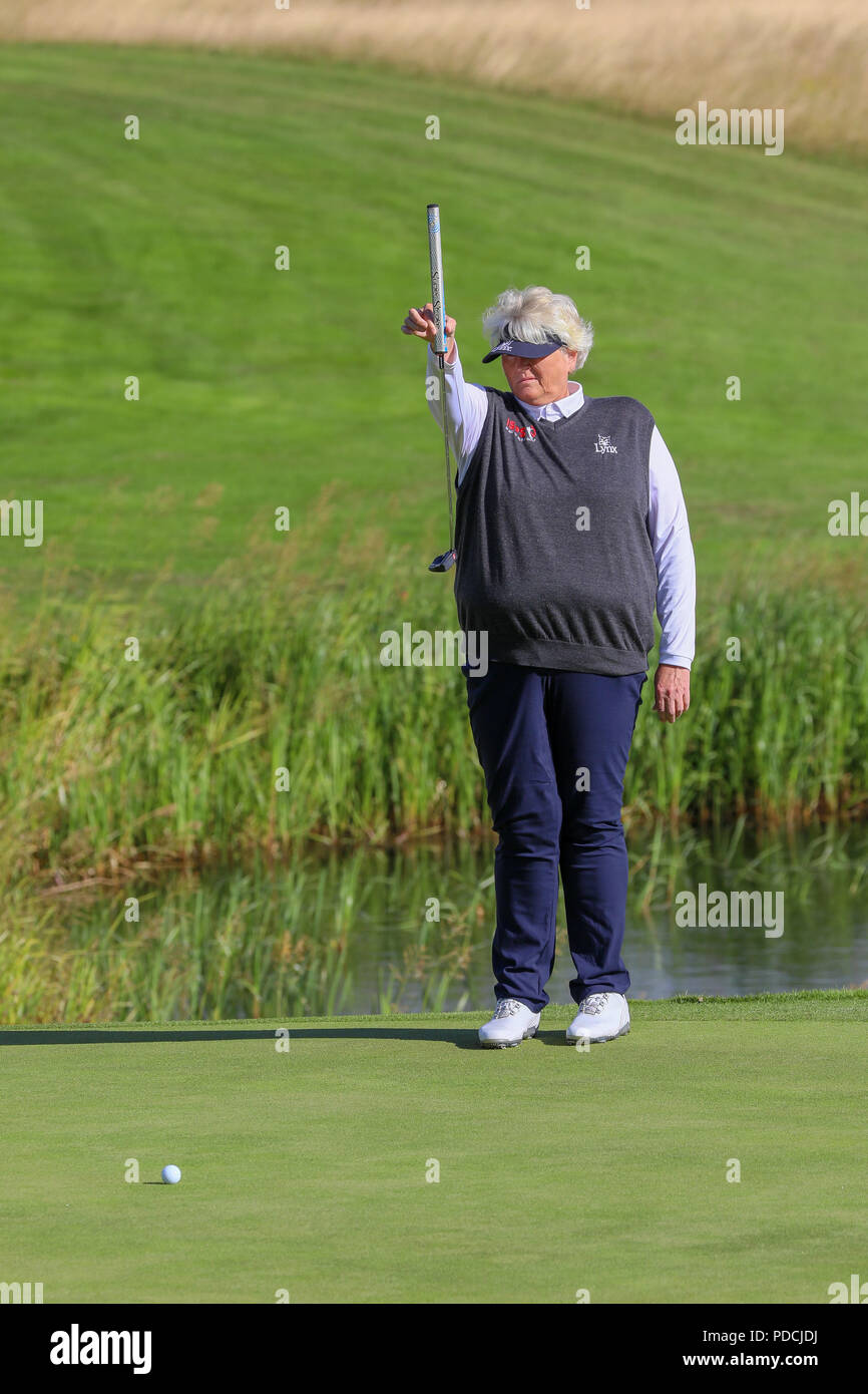 Laura davies putting hi-res stock photography and images - Alamy