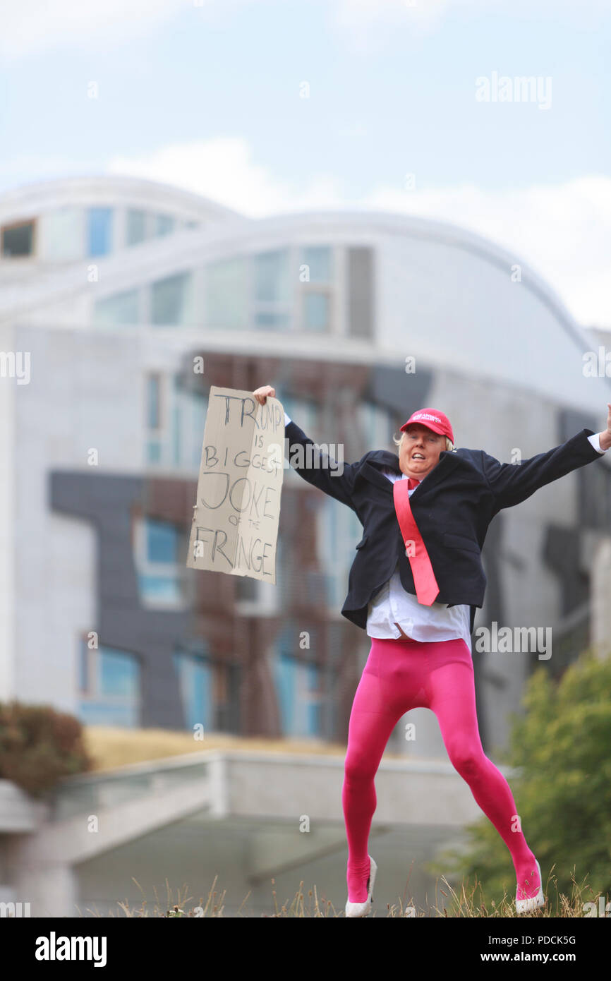 Edinburgh, Scotland, UK. 9th Aug, 2018. Photocall A flashmob fake ...