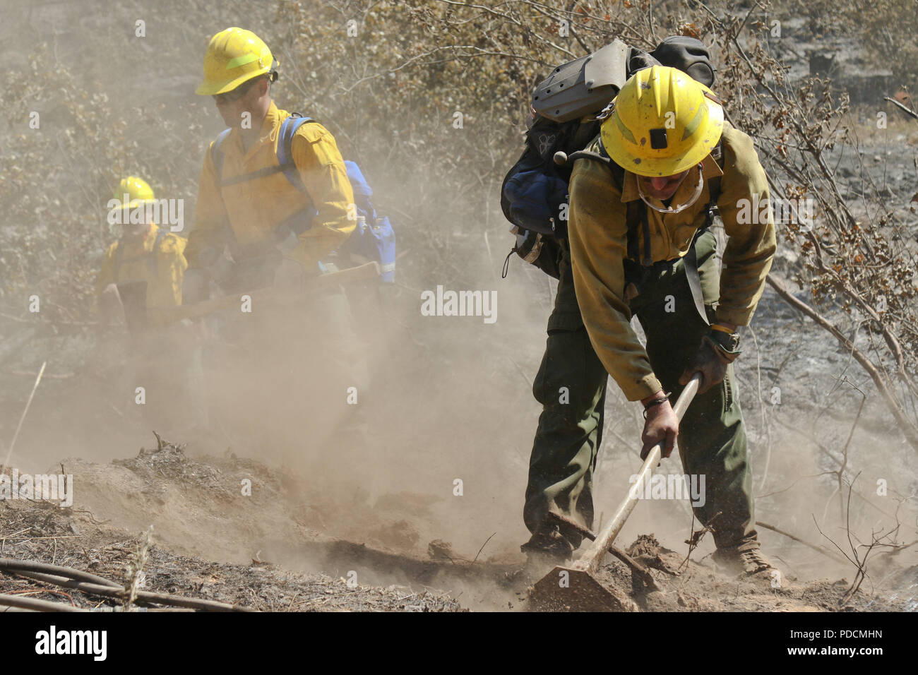 Soldiers with the Oregon Army National Guard fight the Garner Complex ...