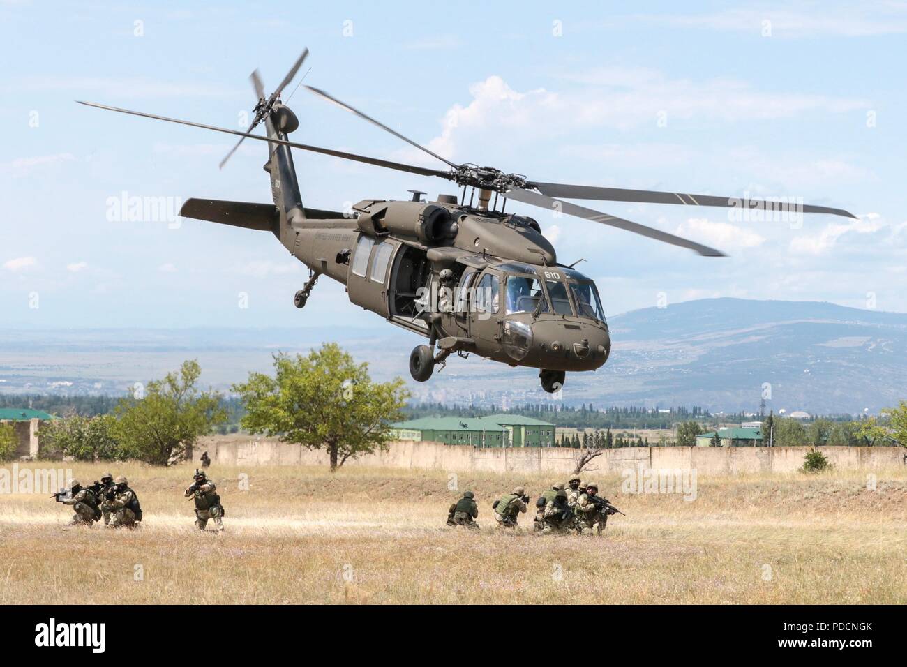 A Georgia Army National Guard UH-60 Black Hawk from the Marietta based ...