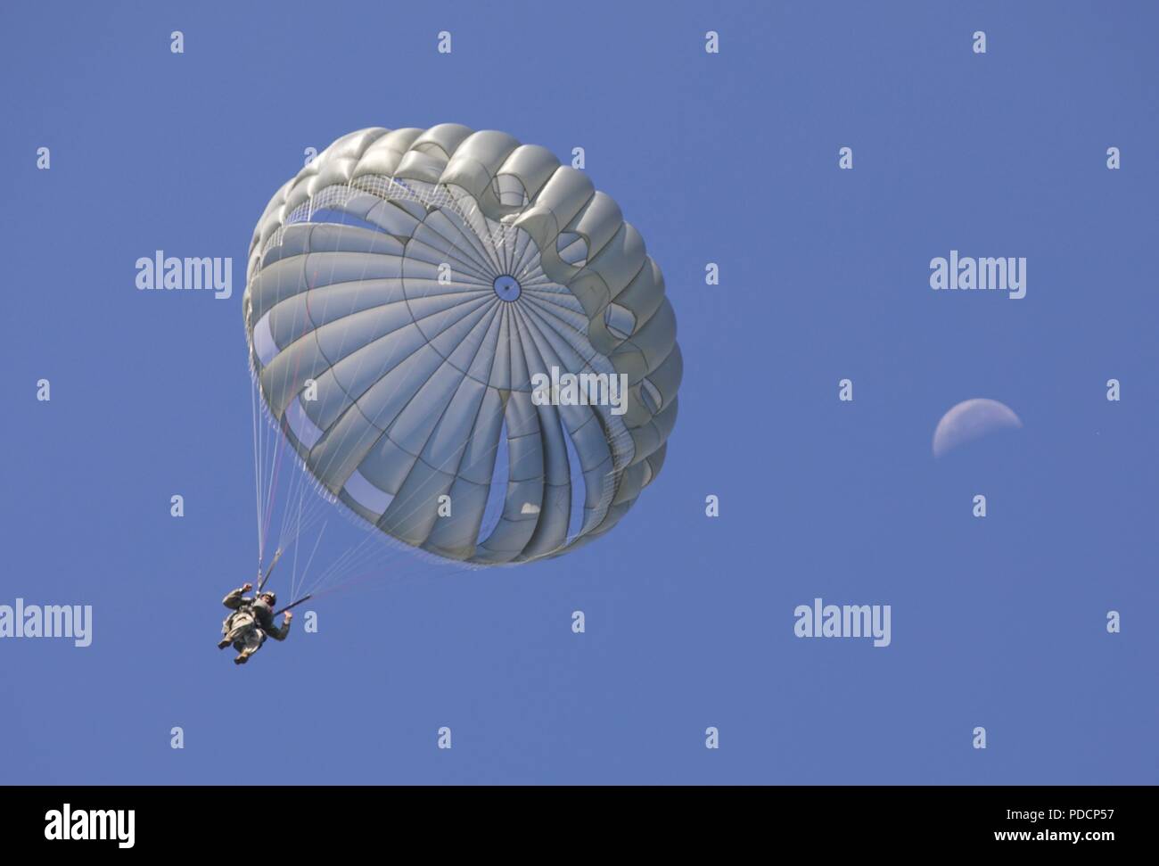 A U.S. Army Paratrooper descends using his MC-6 parachute onto Castle ...