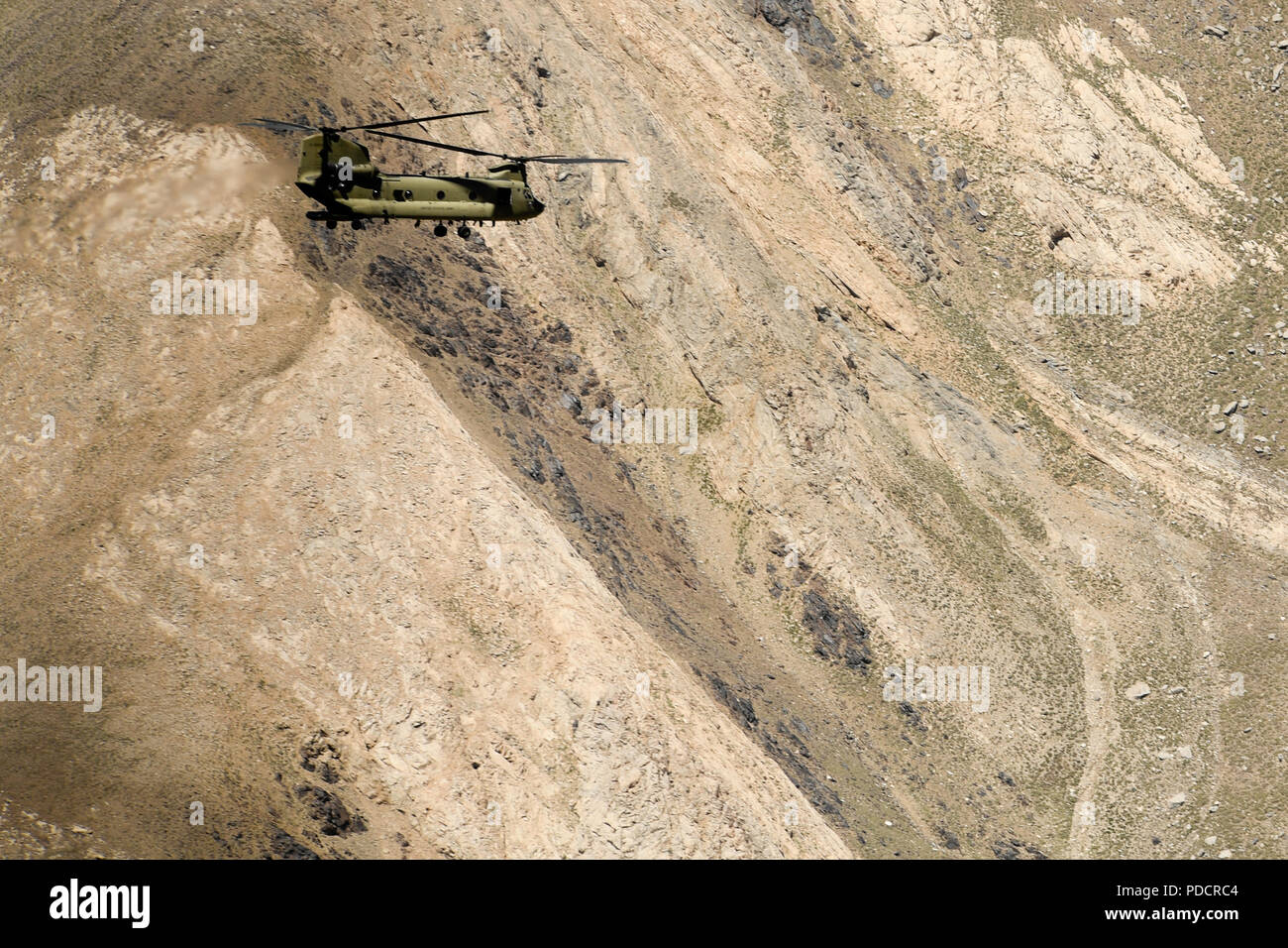 A U.S. Army CH-47 Chinook helicopter with Company B, 6th battalion ...