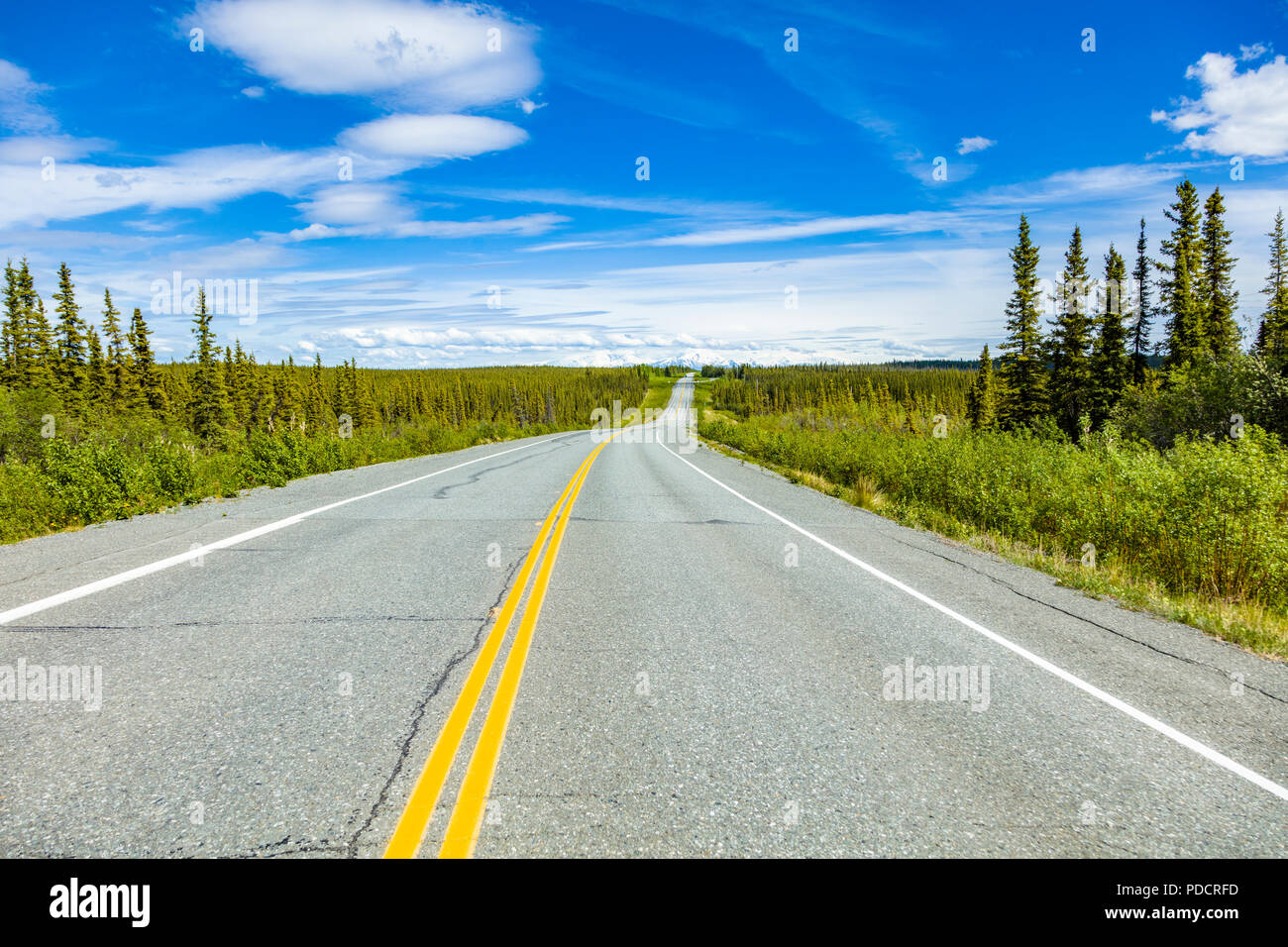 Two lane highway in the mountains hi-res stock photography and images ...