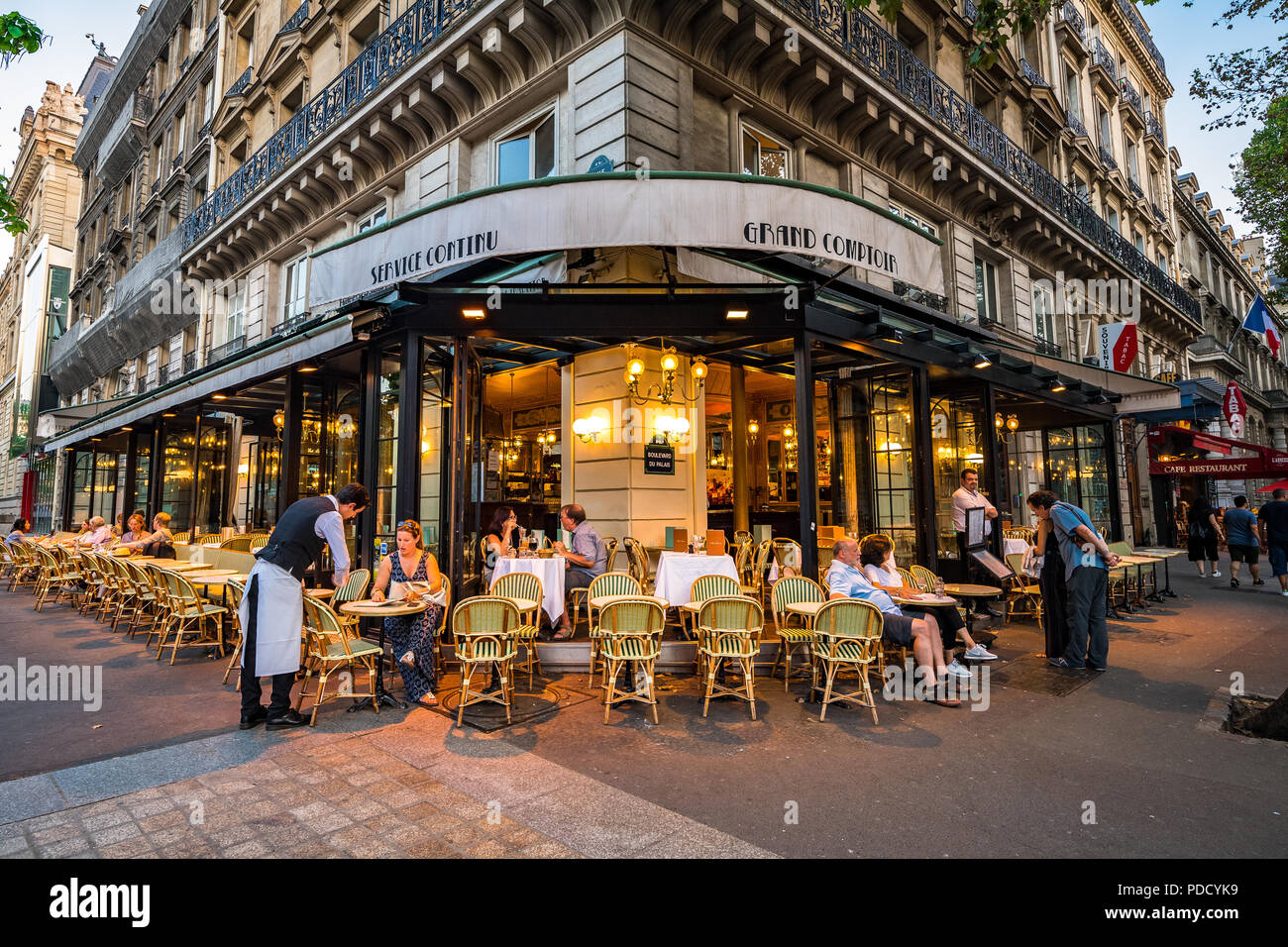 Paris cafe hi-res stock photography and images - Alamy