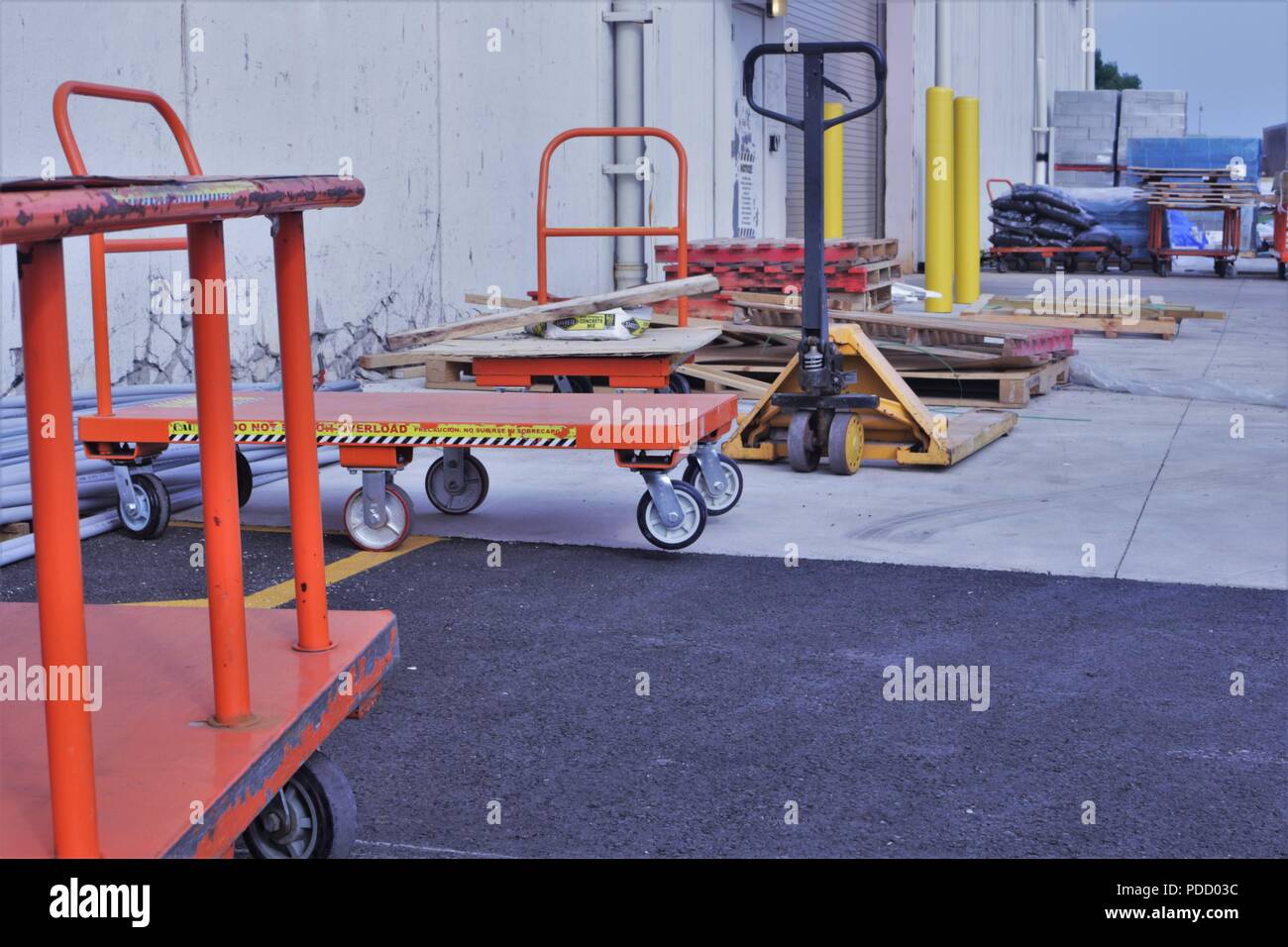 Loadingcarts hi-res stock photography and images - Alamy