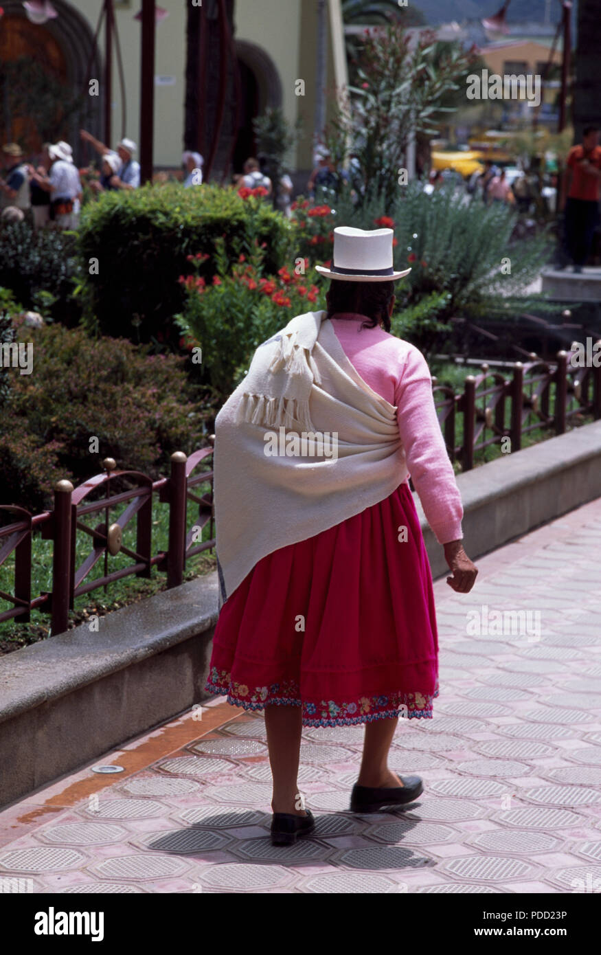 Ecuador people in traditional dress hi-res stock photography and images ...