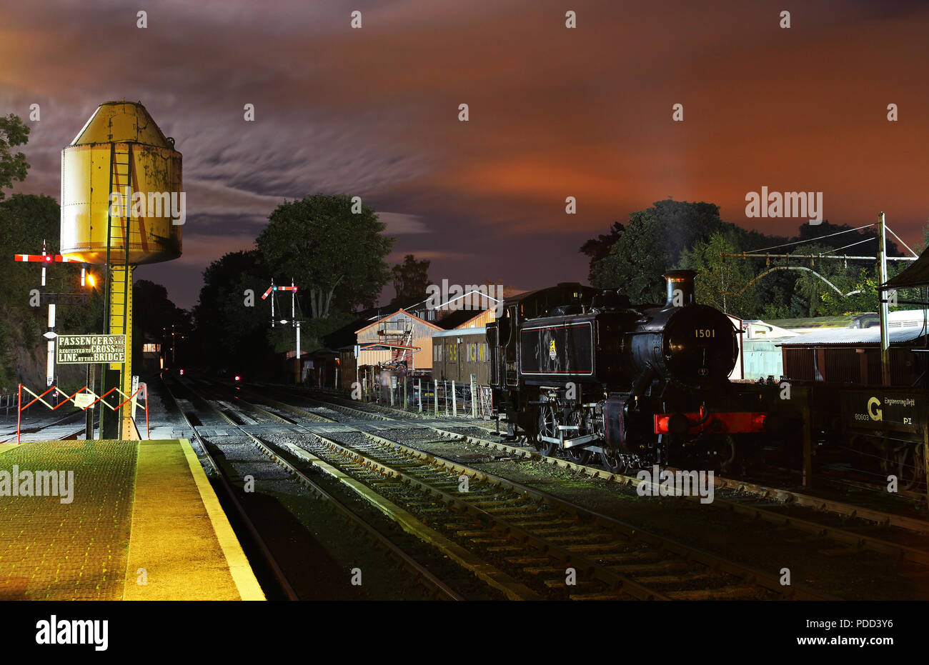 Night time on the railway hi-res stock photography and images - Alamy