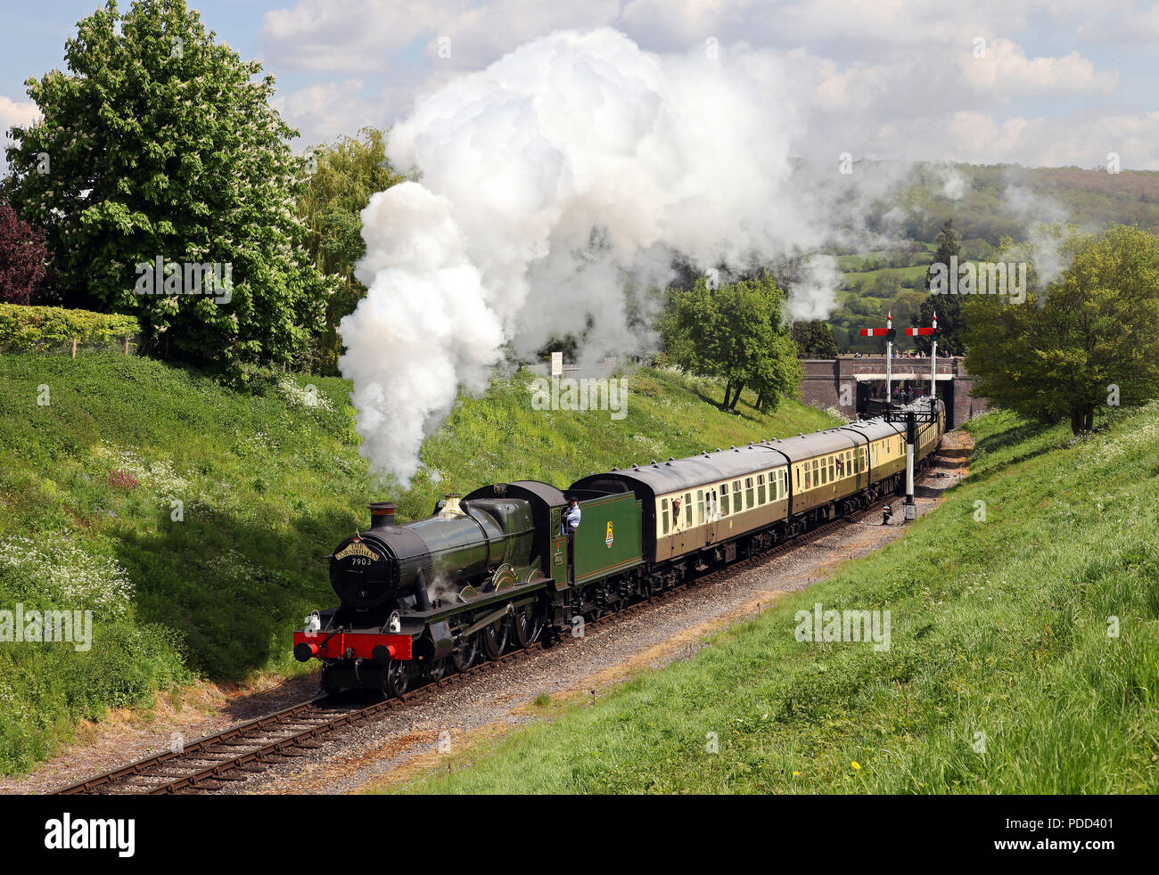 Gwr hall class hi-res stock photography and images - Alamy