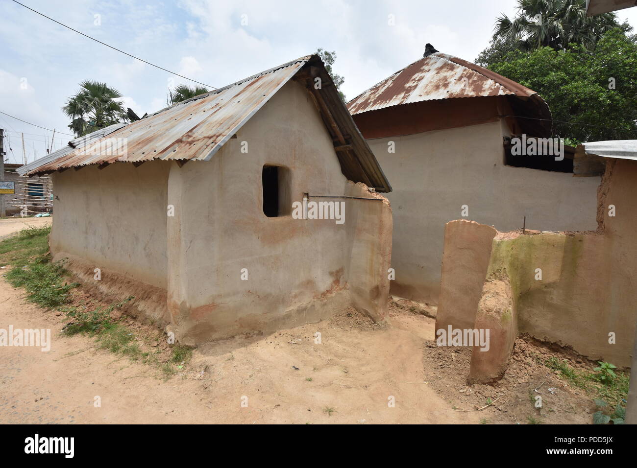 Tribal mud hut of Bonerpukurdanga - a Santali village at Bolpur, in the ...