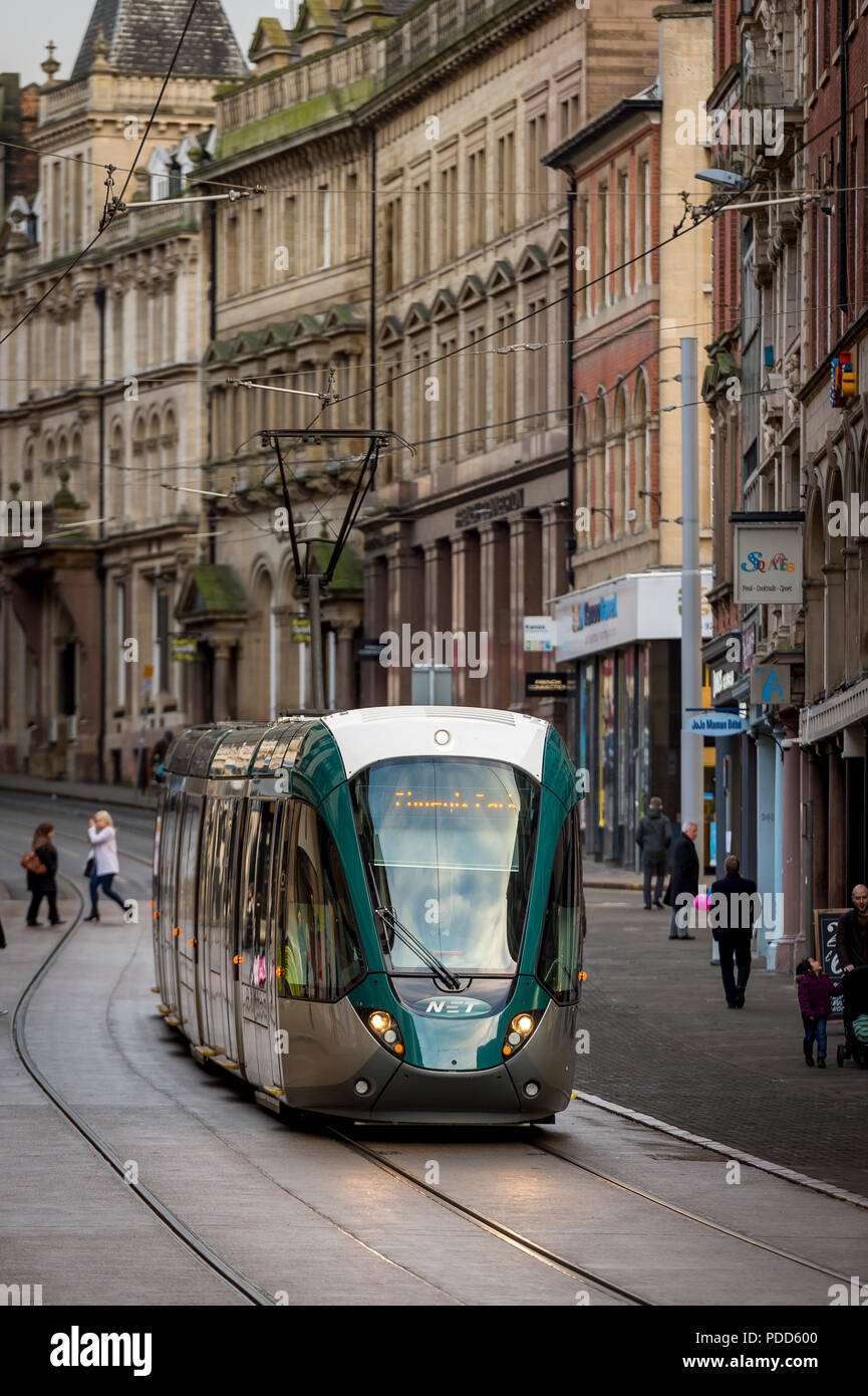 Nottingham Express Transit travelling through Nottingham city centre ...