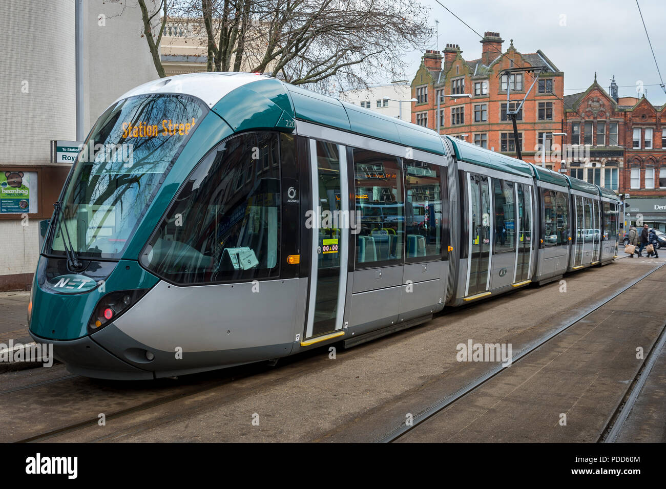Nottingham Express Transit travelling through Nottingham city centre ...