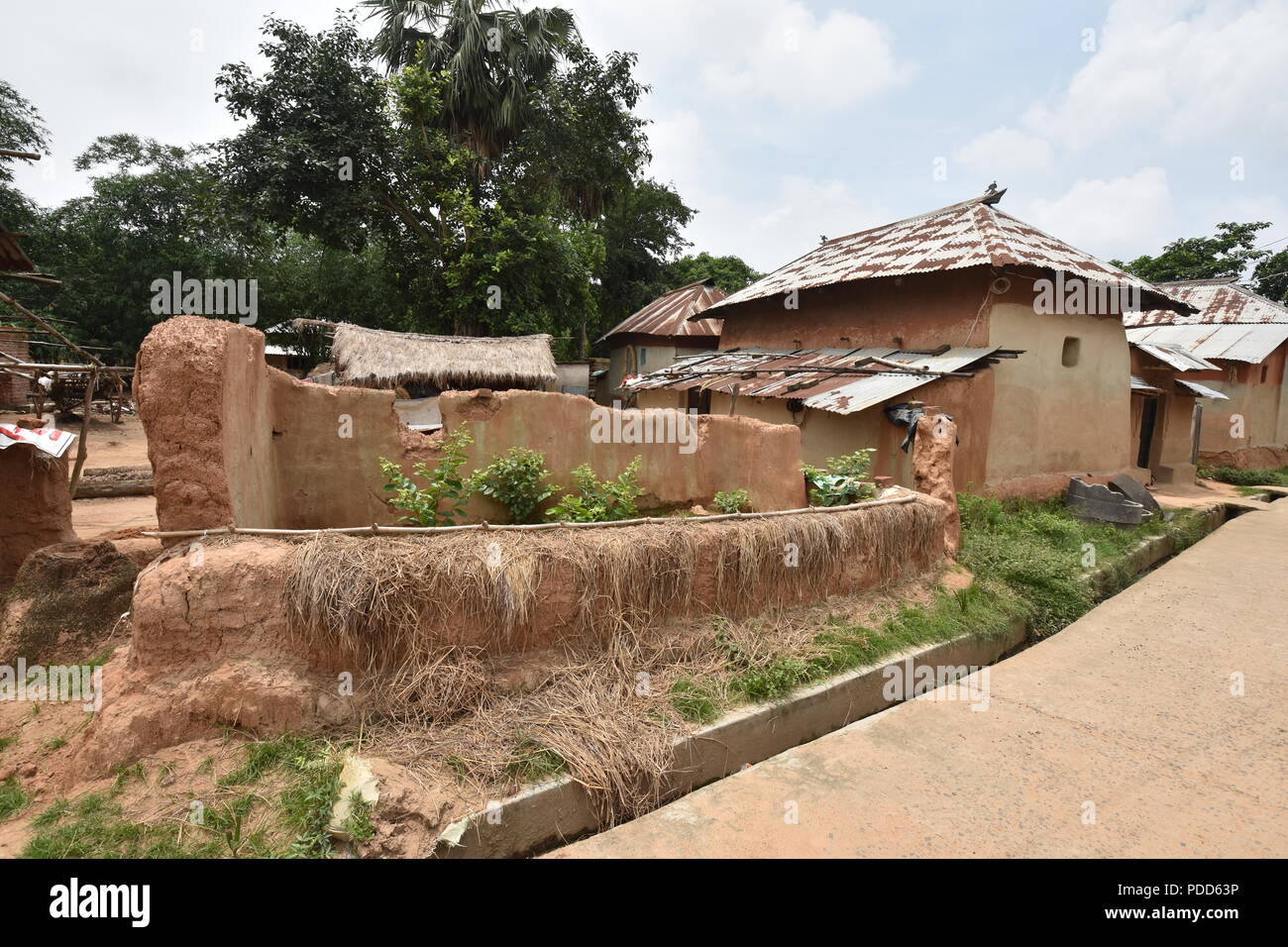 Tribal mud hut of Bonerpukurdanga - a Santali village at Bolpur, in the ...