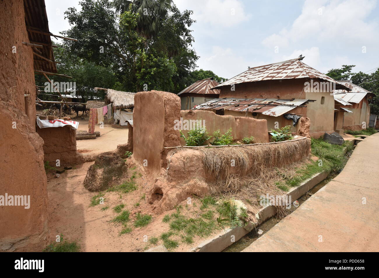 Tribal mud hut of Bonerpukurdanga - a Santali village at Bolpur, in the ...