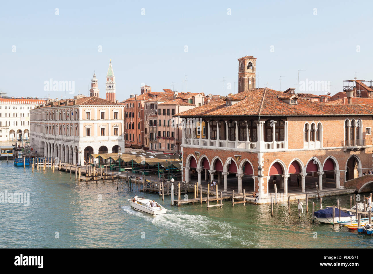 Elevated canal hi-res stock photography and images - Alamy
