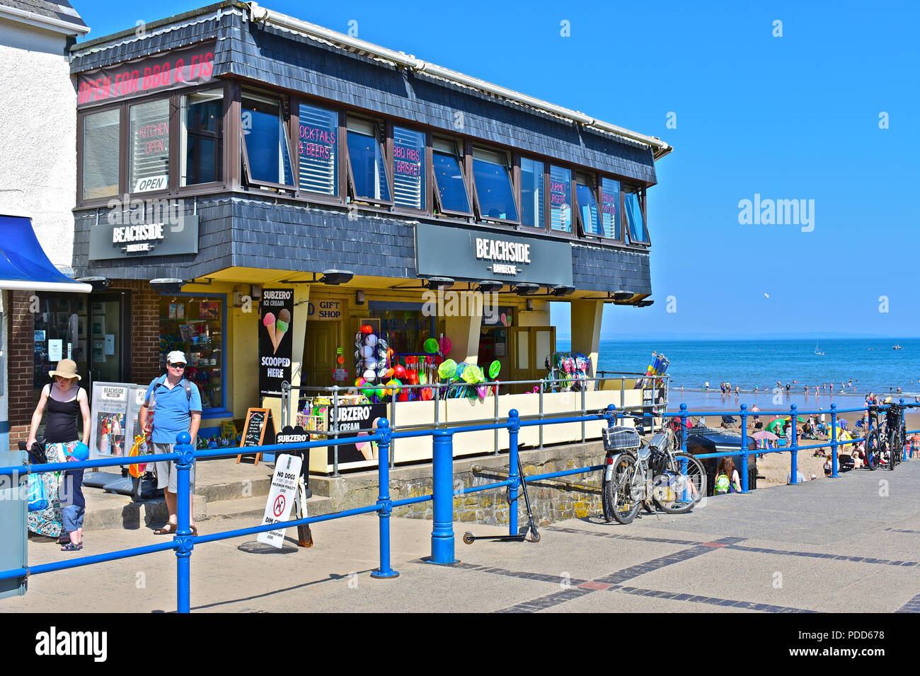 Beachside barbecue hi-res stock photography and images - Alamy