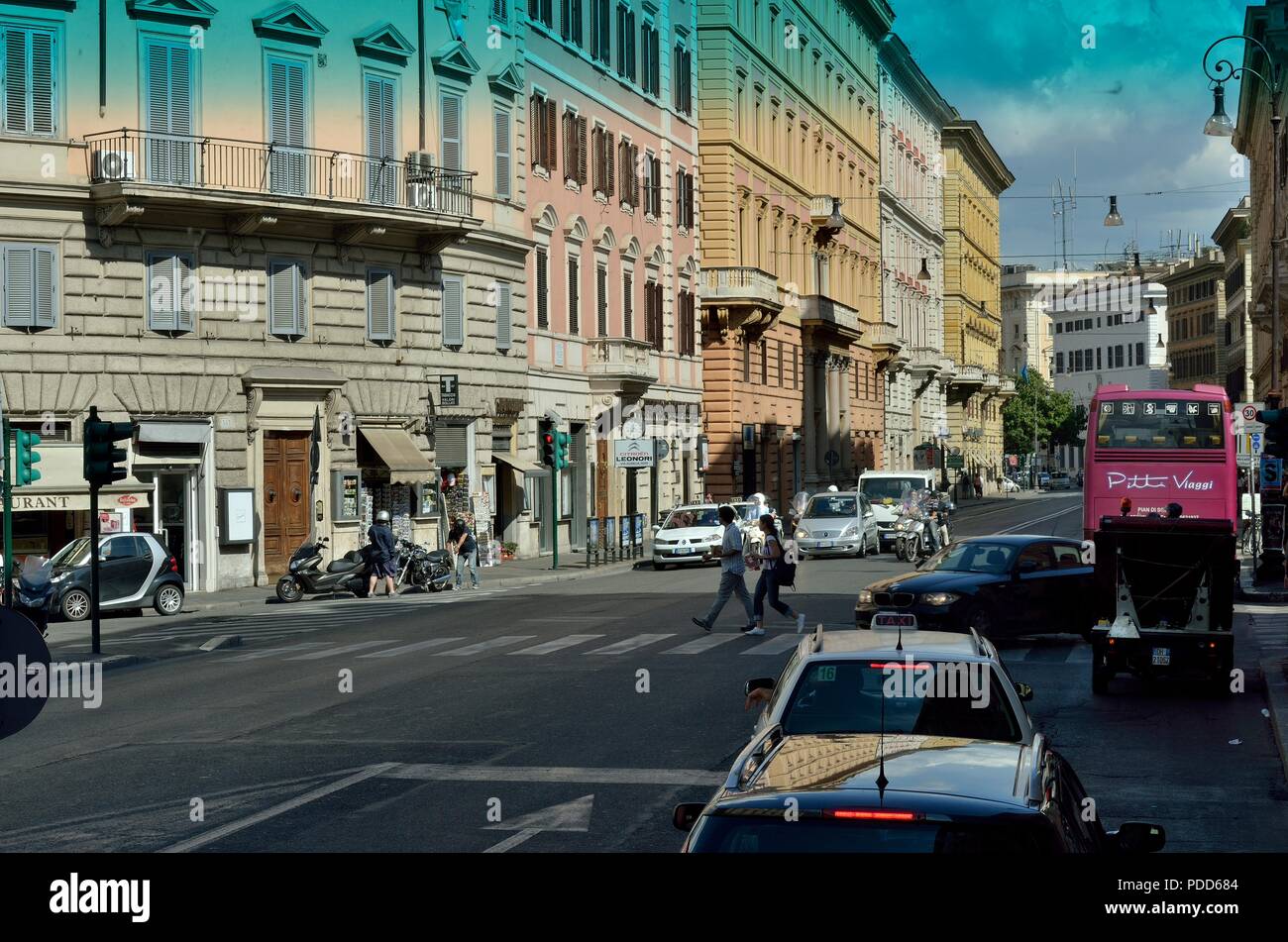 Two buildings at an angle hi-res stock photography and images - Alamy