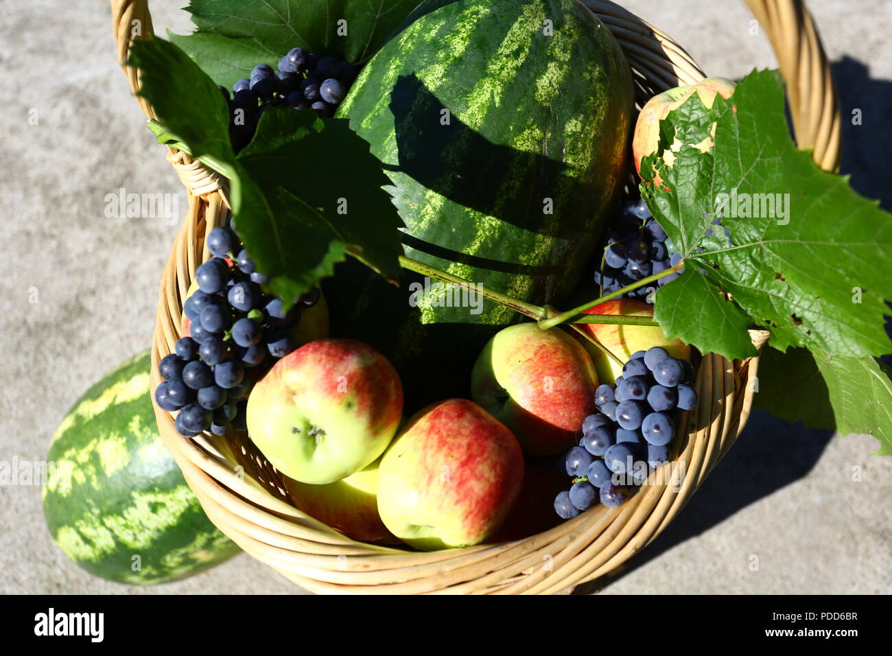 Food: Water melon, grapes and apples composition Stock Photo - Alamy