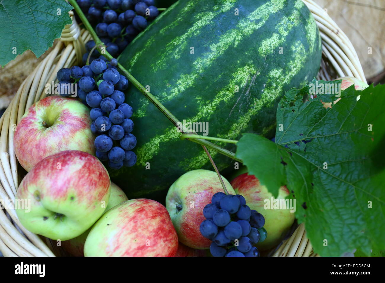 Food: Water melon, grapes and apples composition Stock Photo - Alamy
