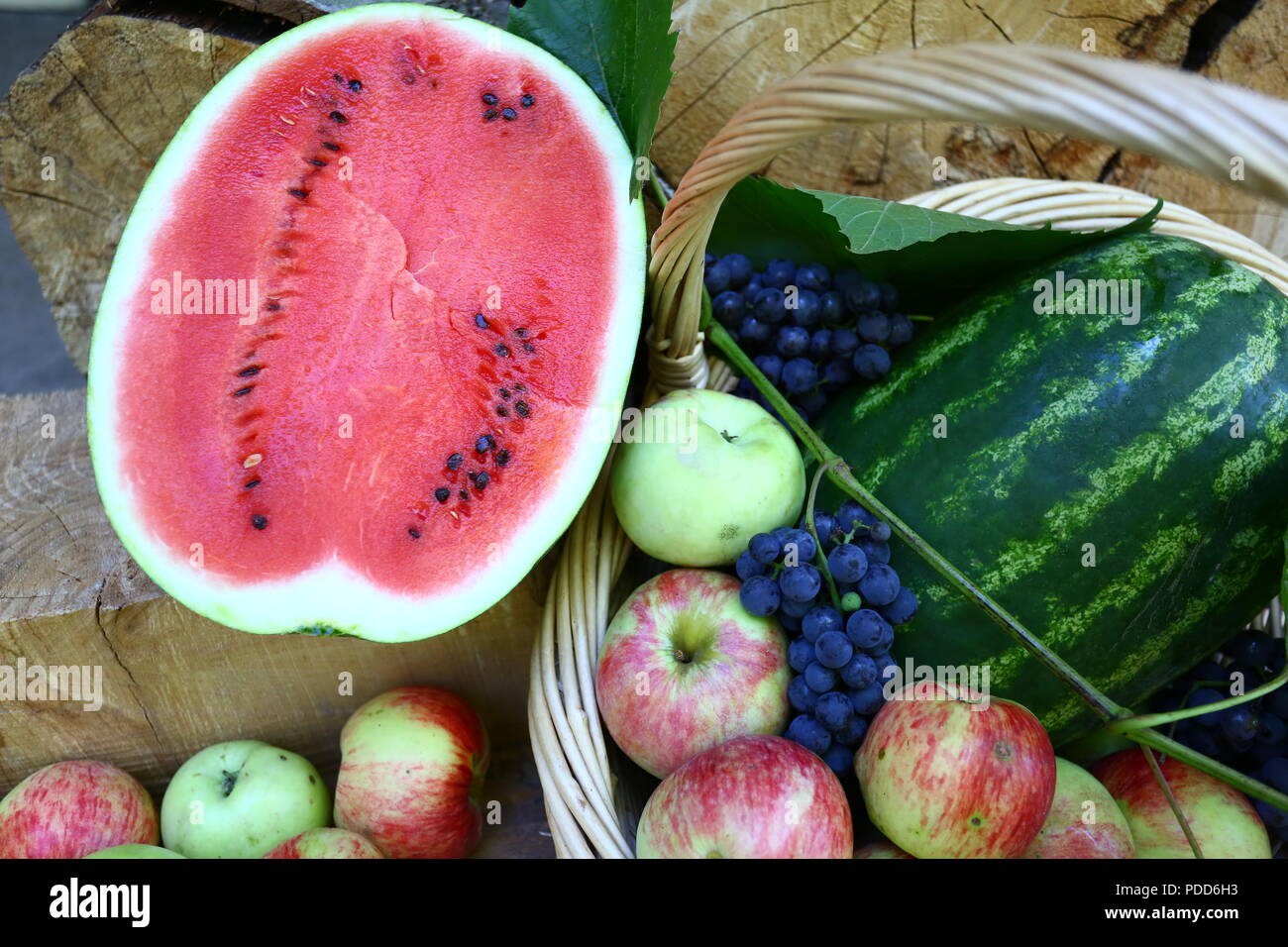 Food: Water melon, grapes and apples composition Stock Photo - Alamy