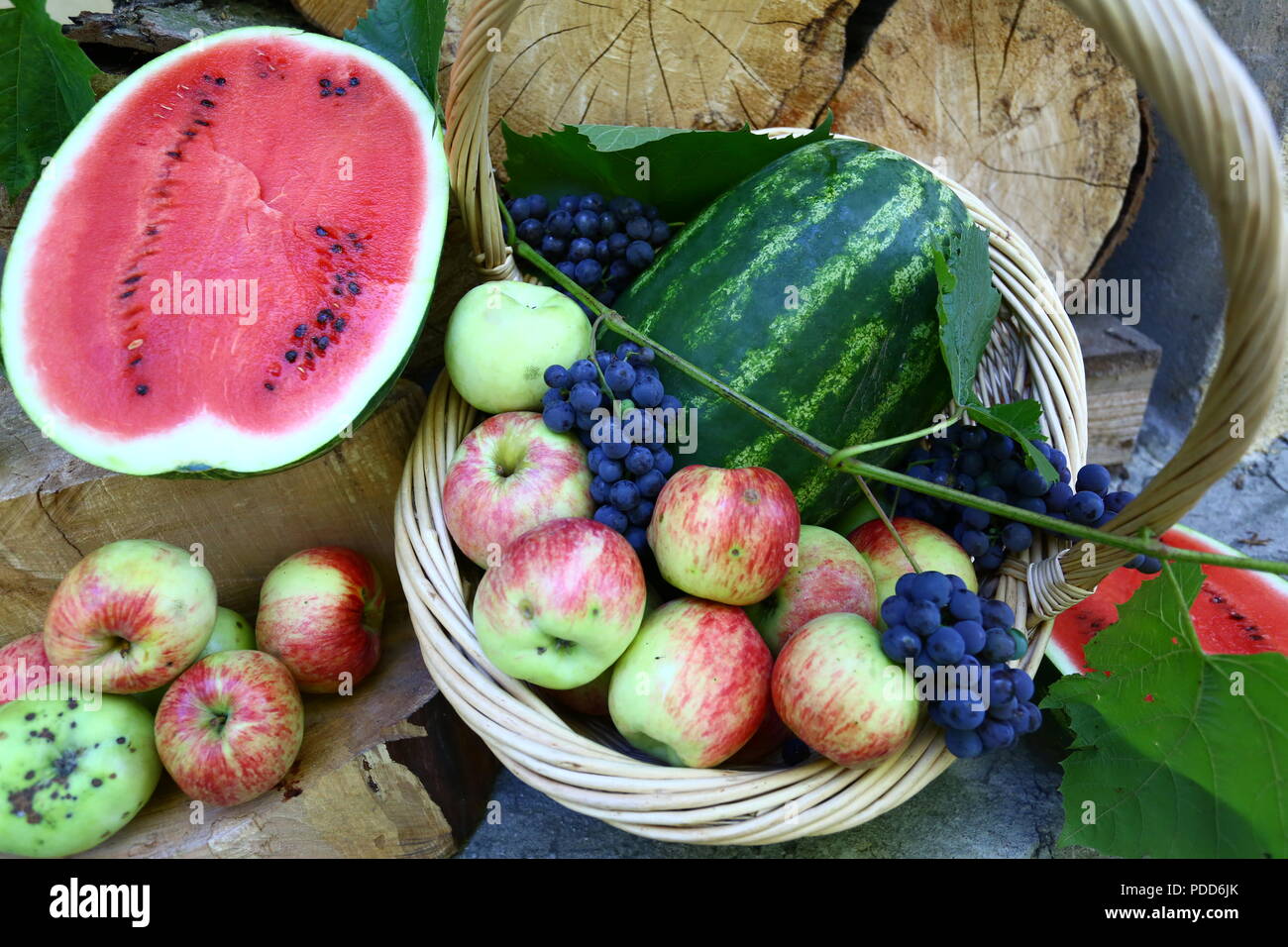 Food: Water melon, grapes and apples composition Stock Photo - Alamy