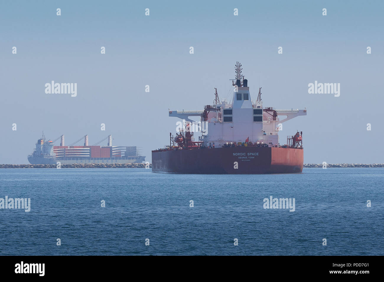 Stern crude oil super tanker hi-res stock photography and images - Alamy