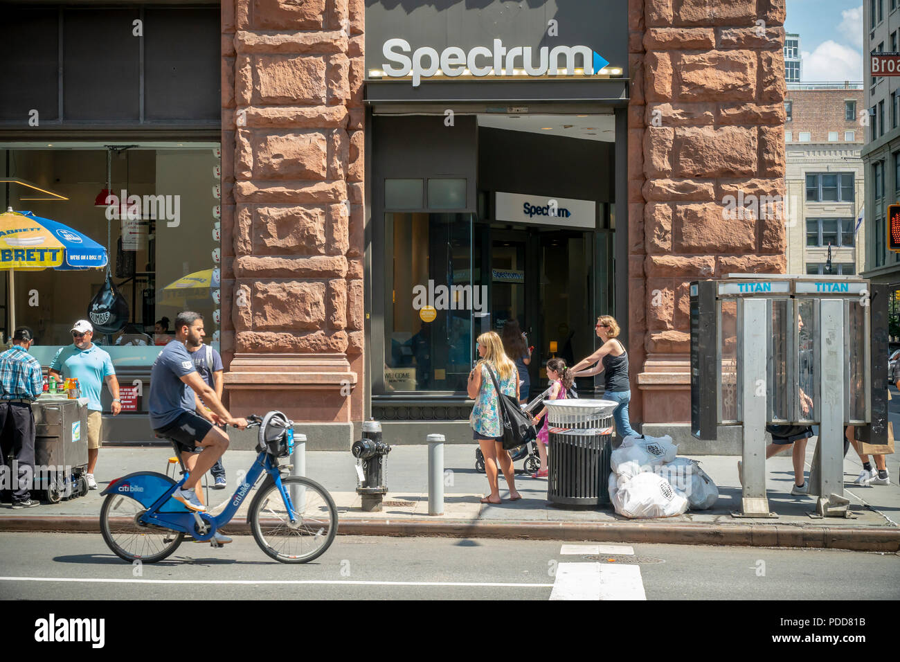 A Spectrum retail store in the Noho neighborhood of New York on ...