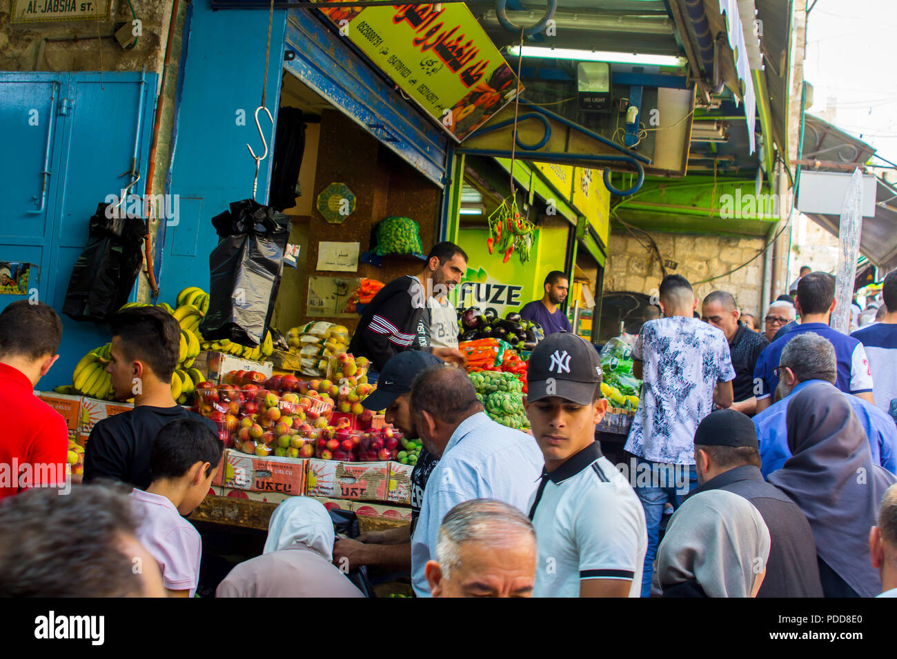 Crowded shopping street israel hi-res stock photography and images - Alamy