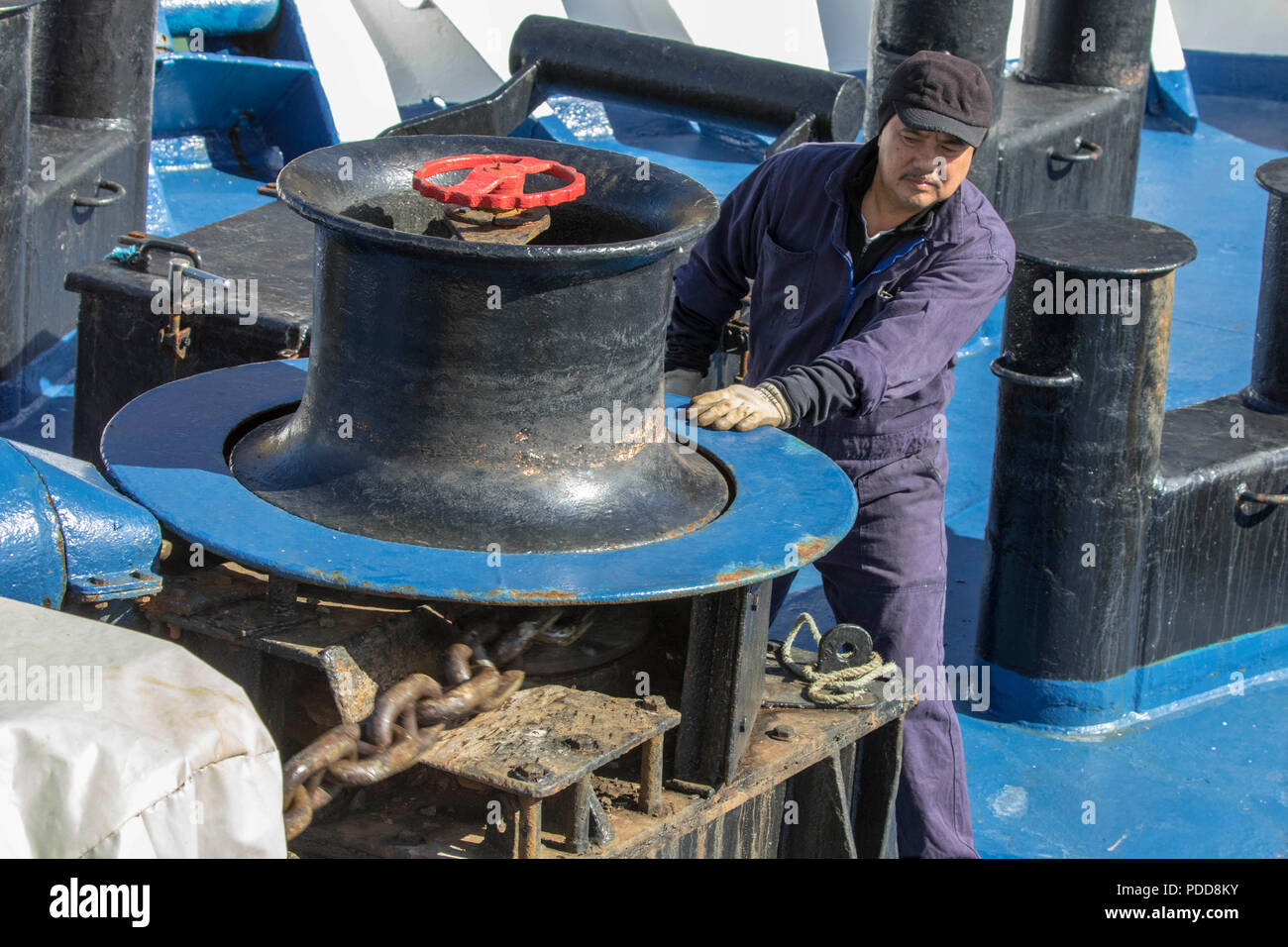 Deckhand work hi-res stock photography and images - Alamy