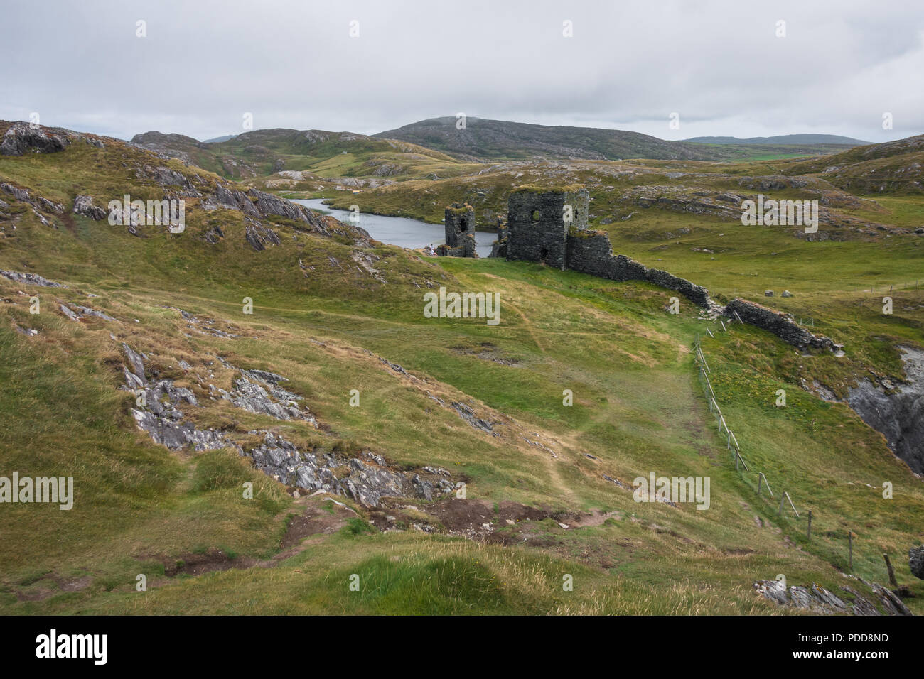 Ancient castles in ireland hi-res stock photography and images - Alamy
