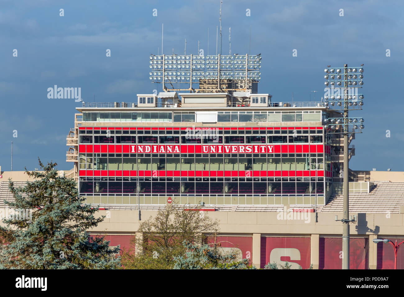 Memorial stadium hi-res stock photography and images - Alamy