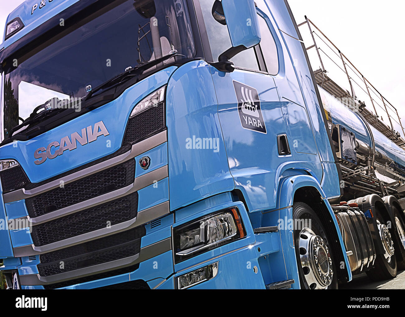 Scania camion hi-res stock photography and images - Alamy