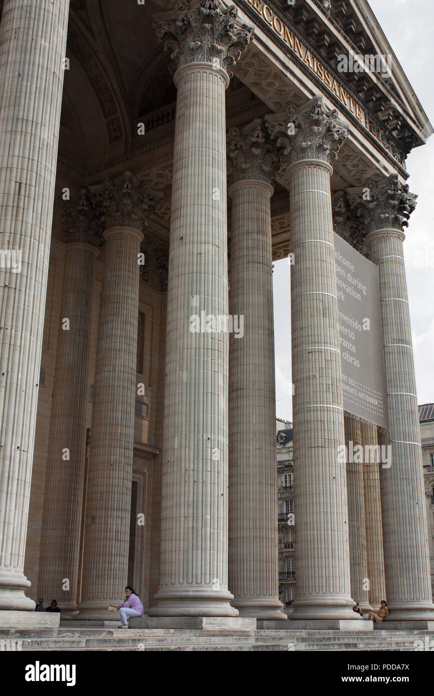 Tall columns hi-res stock photography and images - Alamy