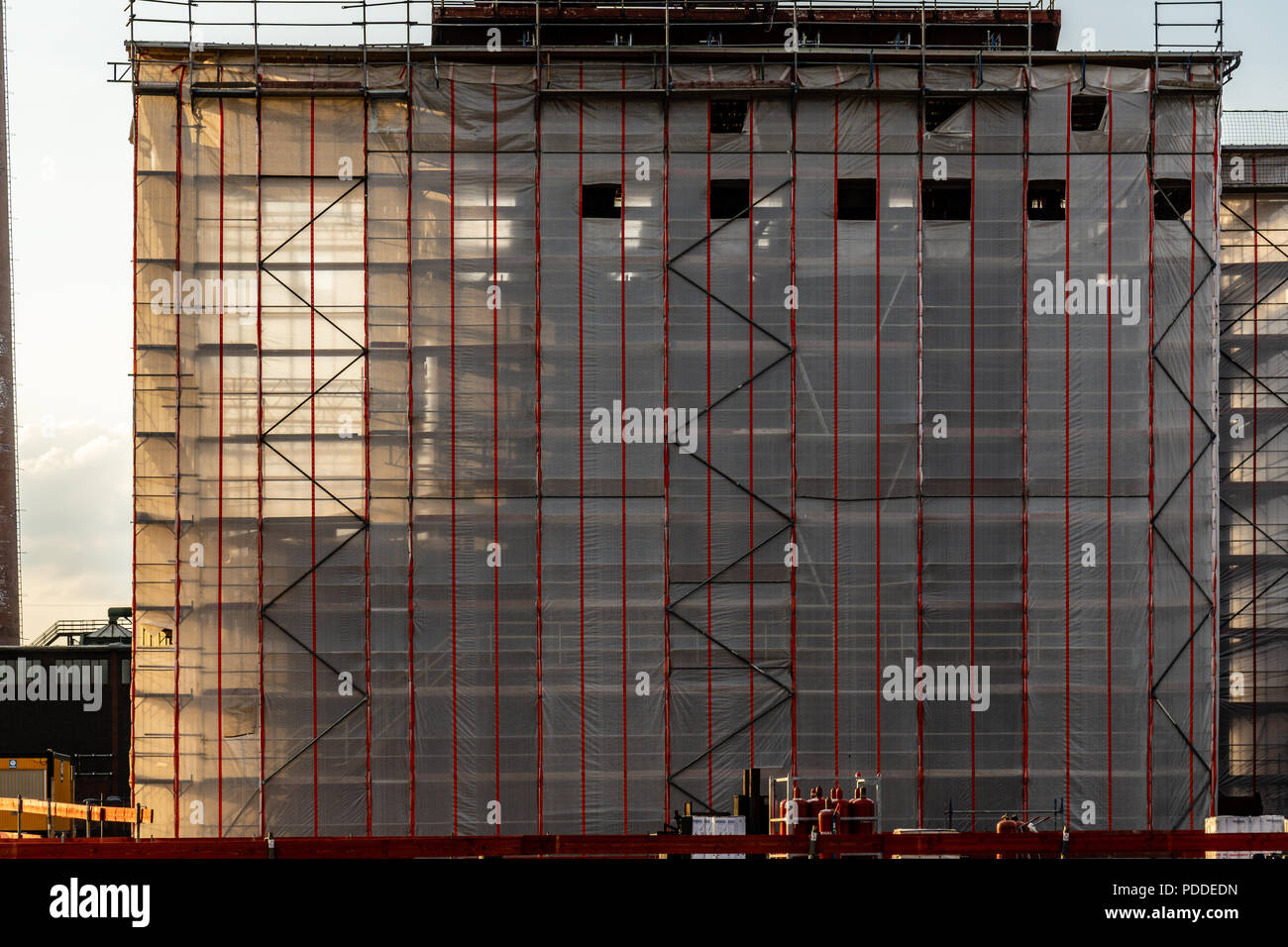 Scaffolding cover hi-res stock photography and images - Alamy