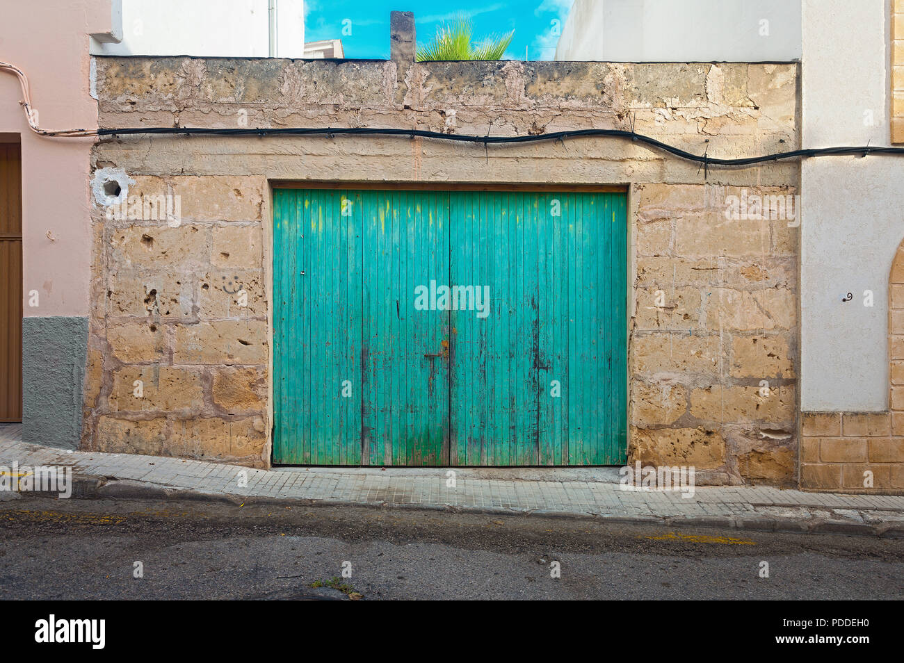 Frontal shot hi-res stock photography and images - Alamy