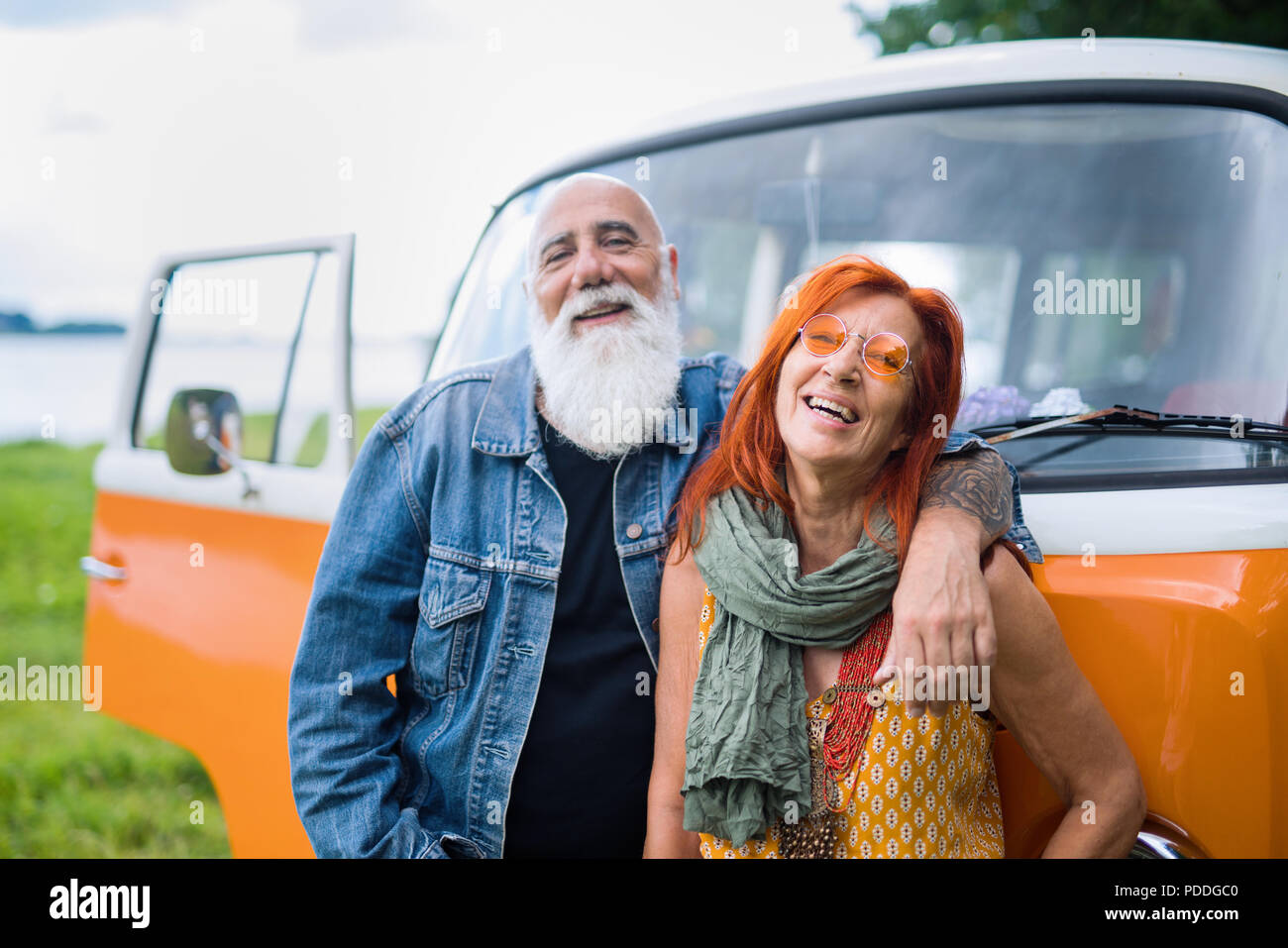 Mature couple vintage camper van hi-res stock photography and images ...