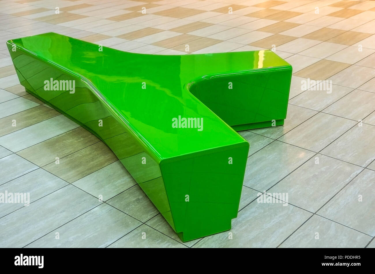 Empty shopping centers hi-res stock photography and images - Alamy