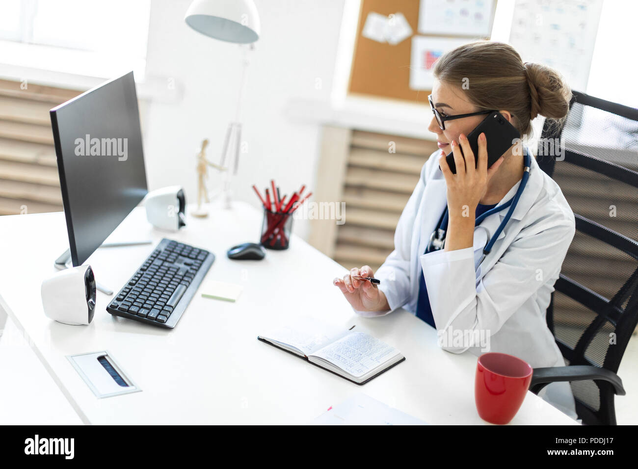 Optometrist desk hi-res stock photography and images - Alamy