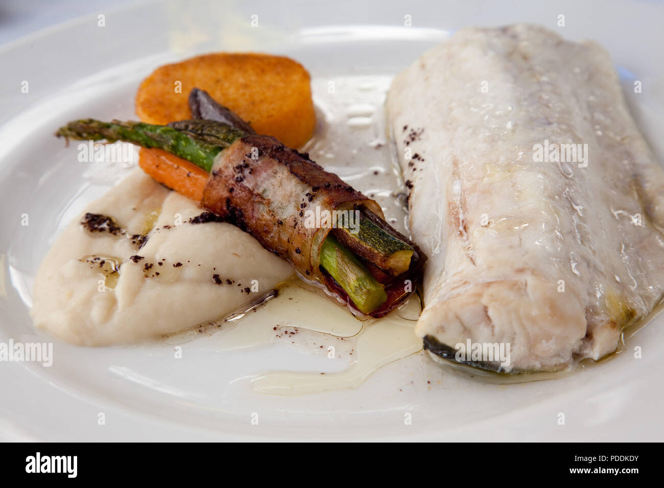 Cod loin, bacon wrapped vegetables and creamed potato Stock Photo - Alamy