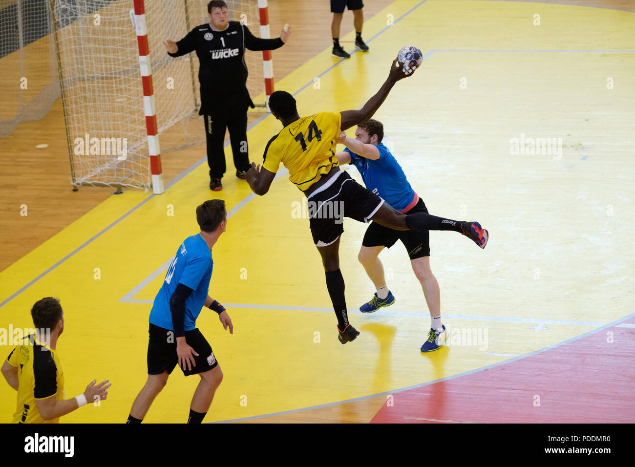 Handball men hi-res stock photography and images - Alamy